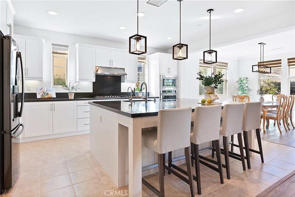 18 Alienta Ln, Mission Viejo, CA 92694 | MLS #OC24004331 | Zillow