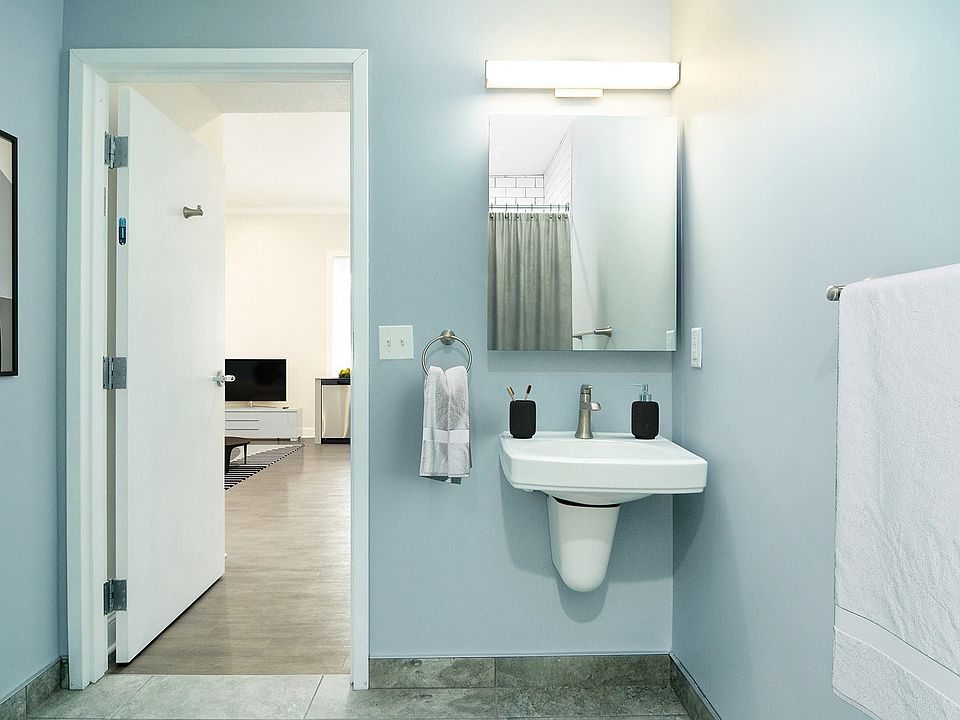 The Buckingham / The Commodore / The Parkway Apartments - 1500 Lasalle ...