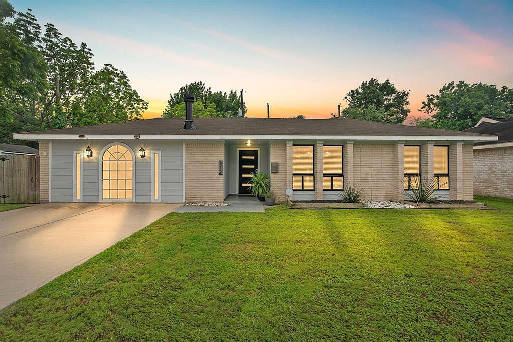 6215 Heatherbrook Dr, Houston, TX 77085 | Zillow