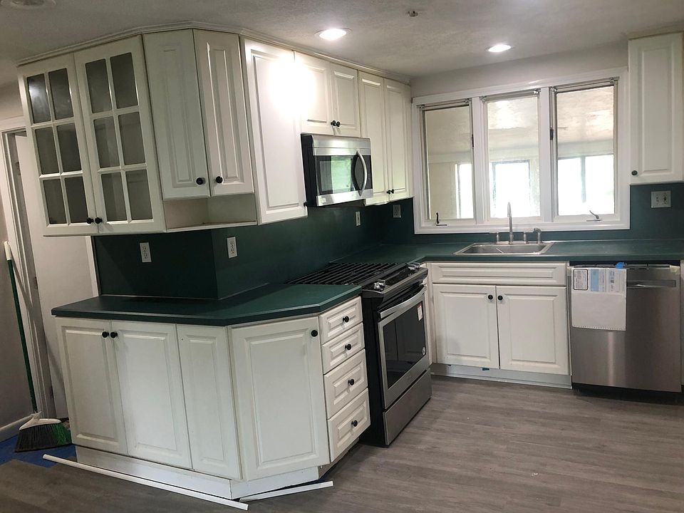10 Young Ter #12, Randolph, MA 02368 | Zillow