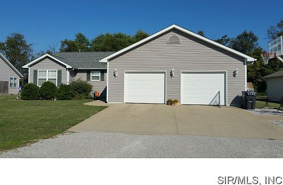 715 Fulton St, Gillespie, IL 62033 | Zillow