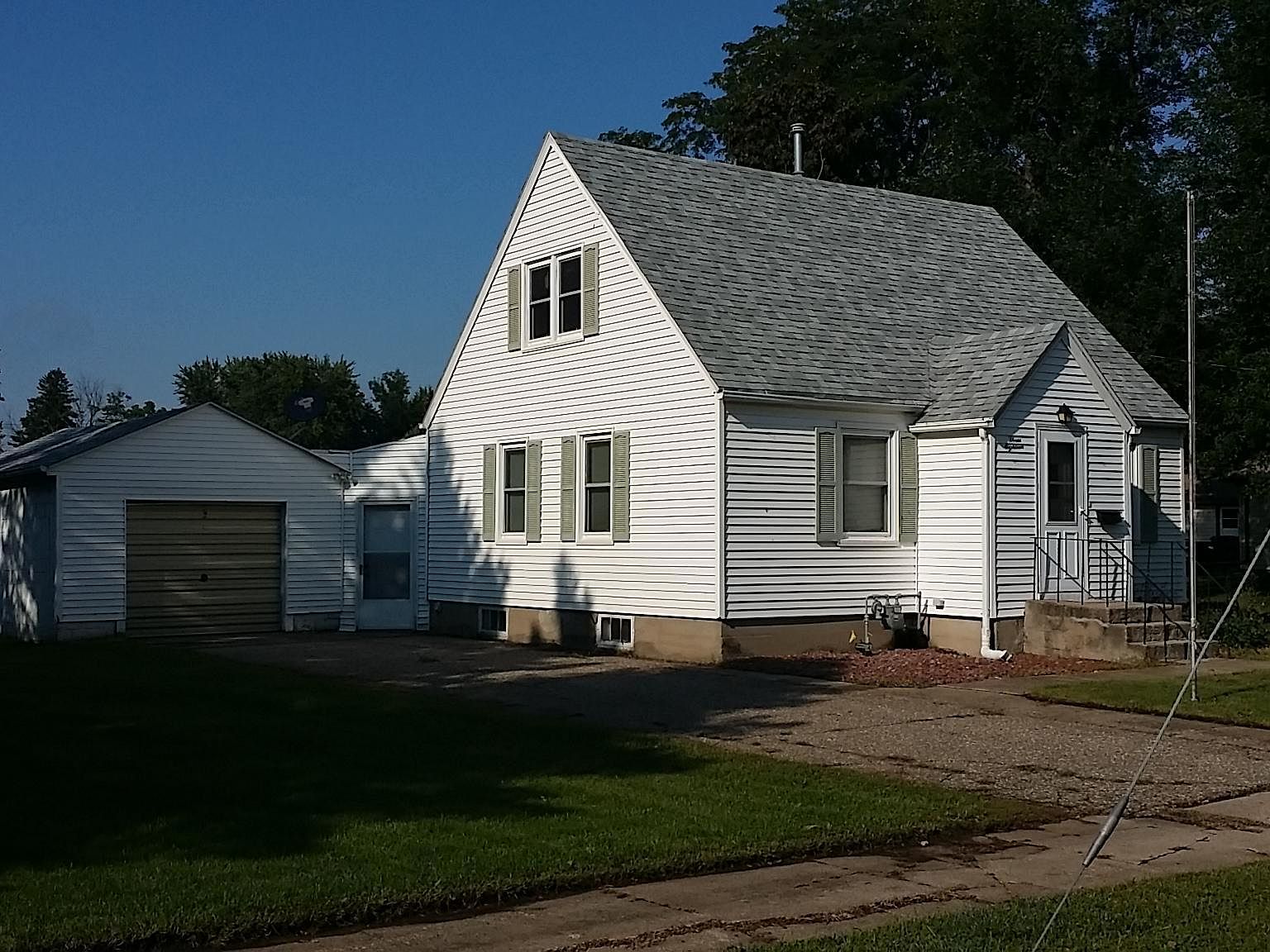 318 W 5th Ave W, Lakefield, MN 56150 | Zillow