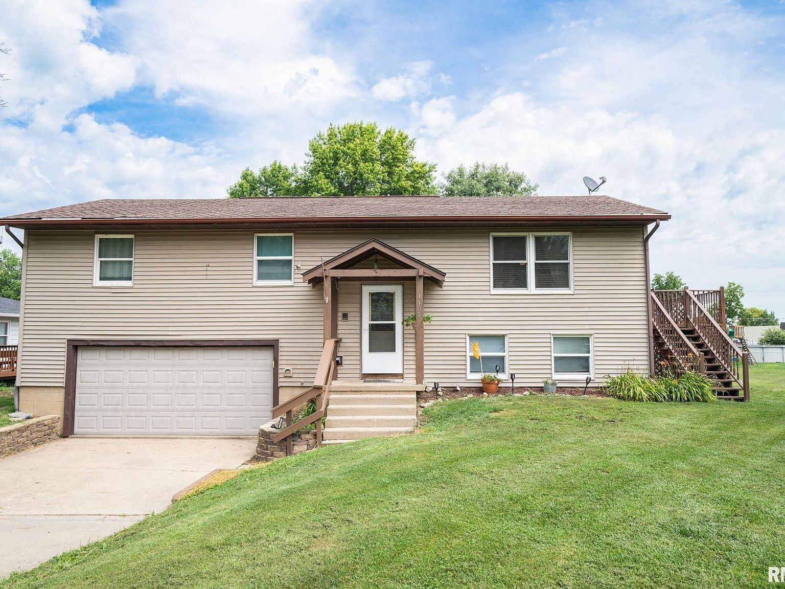 1105 E 4th St, Lacon, IL 61540 | Zillow