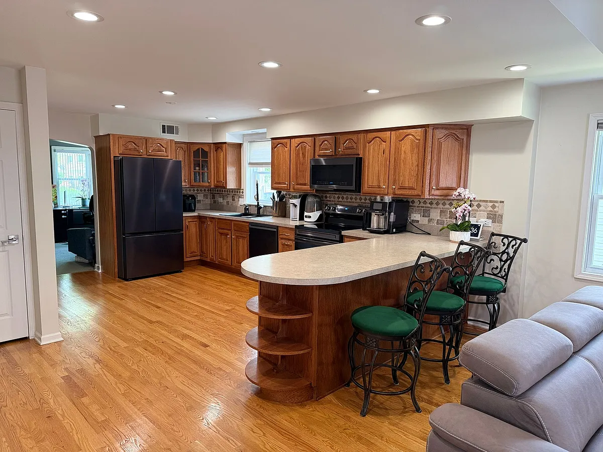 1747 Linneman St, Glenview, IL 60025 | HotPads