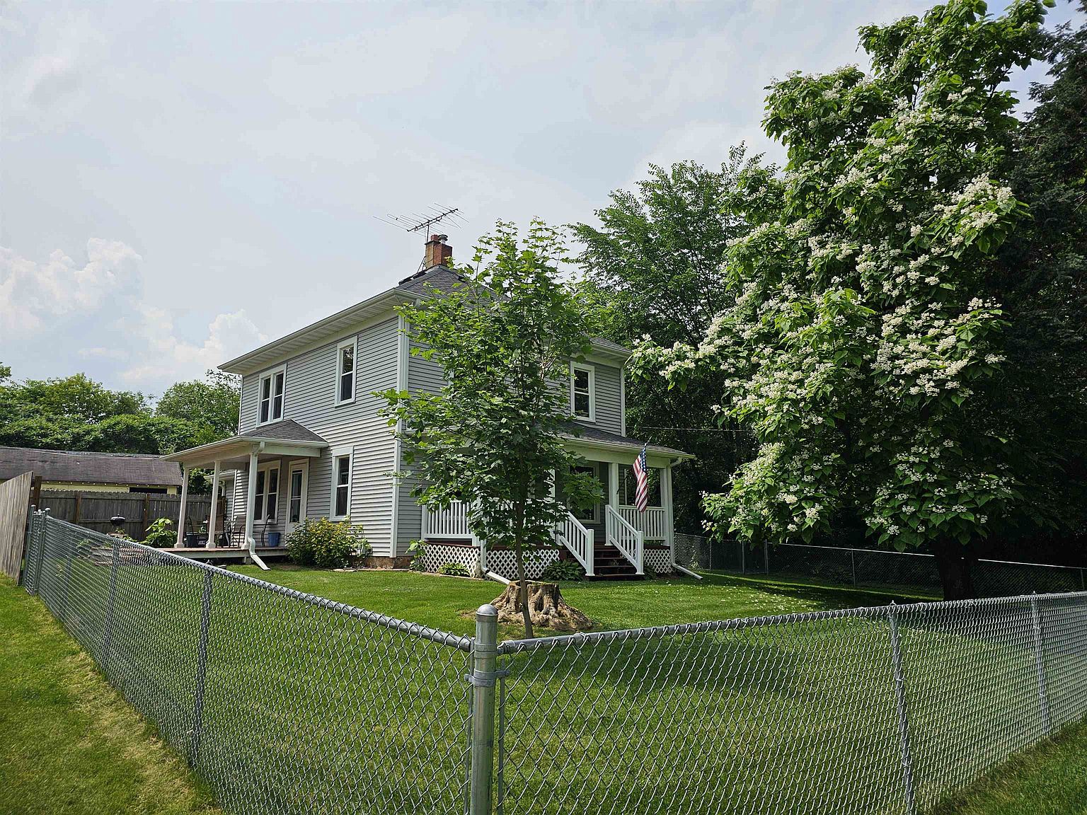 E3437 S Apple Tree Ln, Waupaca, WI 54981 | Zillow