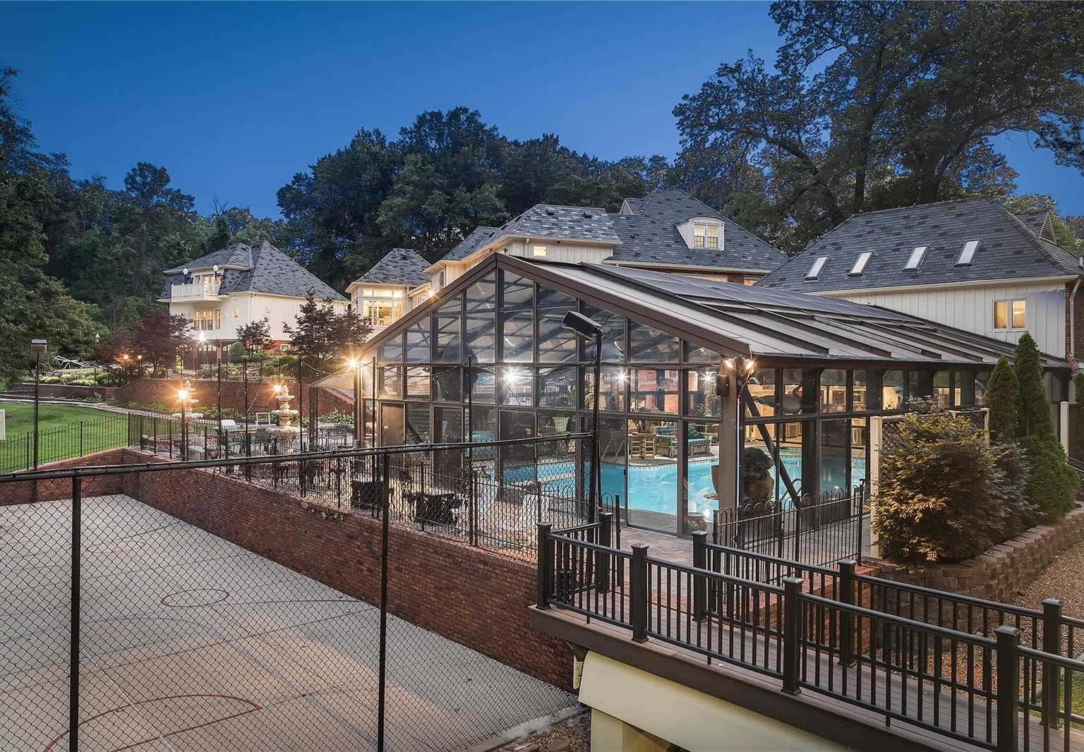 9801 Log Cabin Ct, Saint Louis, MO 63124 | Zillow