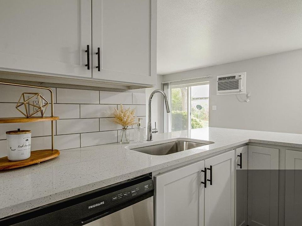 Deer Creek - 950 N Allumbaugh St Boise ID | Zillow