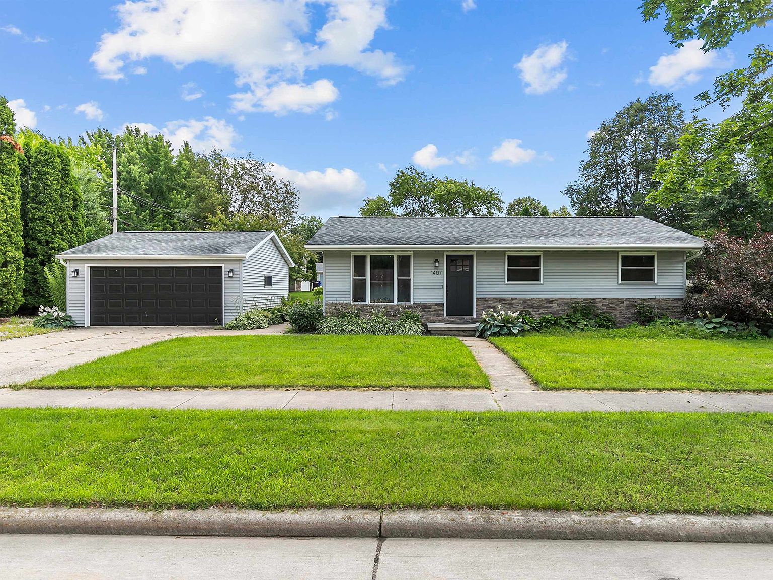 1407 E Harding Dr, Appleton, WI 54915 | Zillow