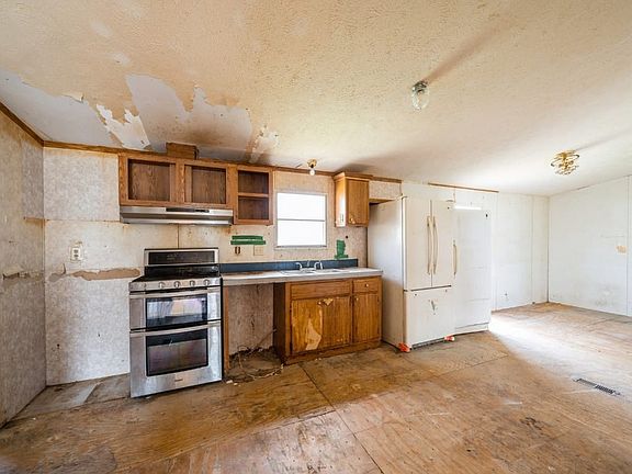 214 Main St, Elberon, IA 52225 | Zillow