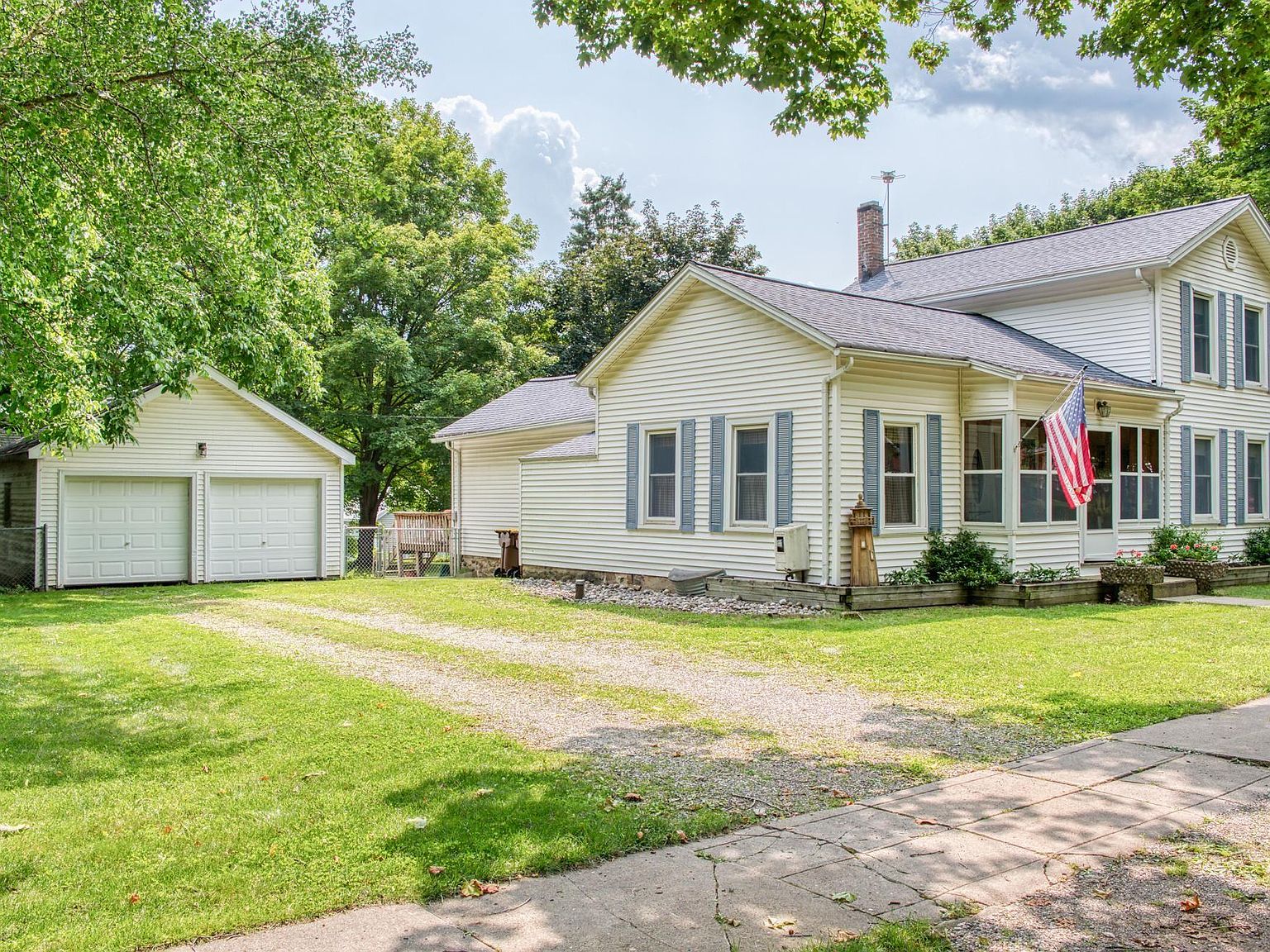 214 E Main St, Vernon, MI 48476 | Zillow