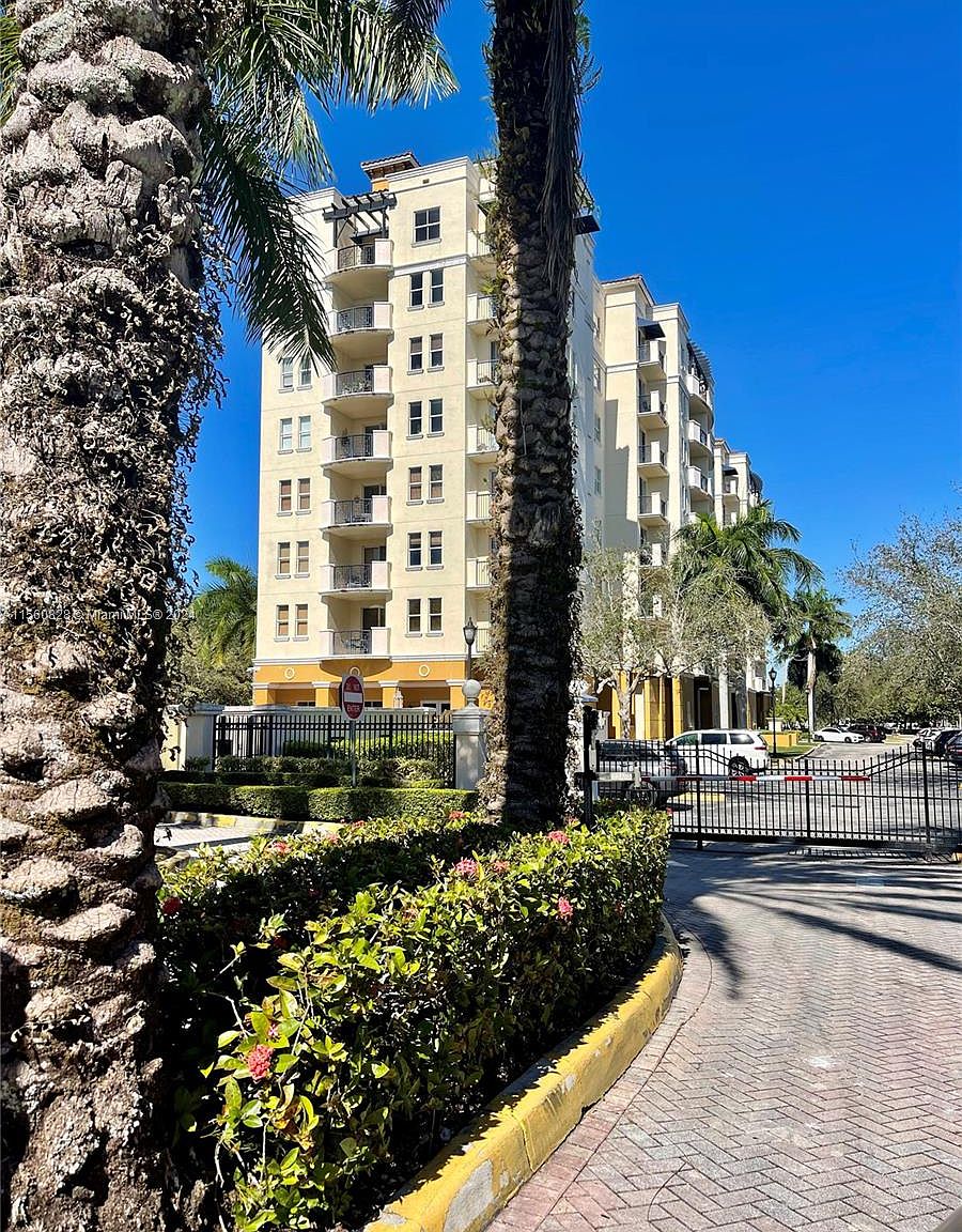 9021 SW 94th St APT 408, Miami, FL 33176 | Zillow