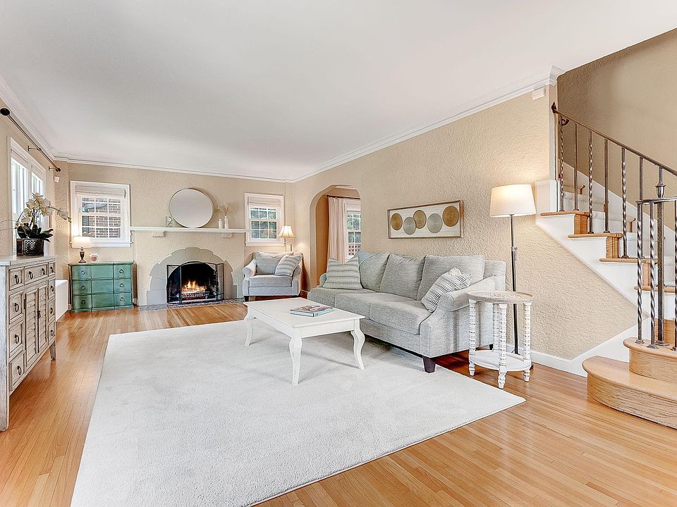 1870 Highland Pkwy, Saint Paul, MN 55116 | MLS #6427406 | Zillow