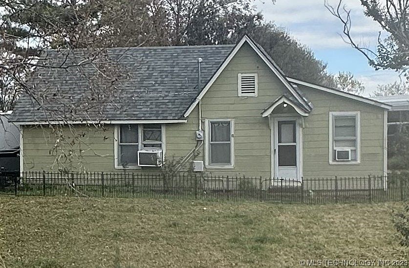 920 N Franklin St, Colbert, OK 74733 | Zillow