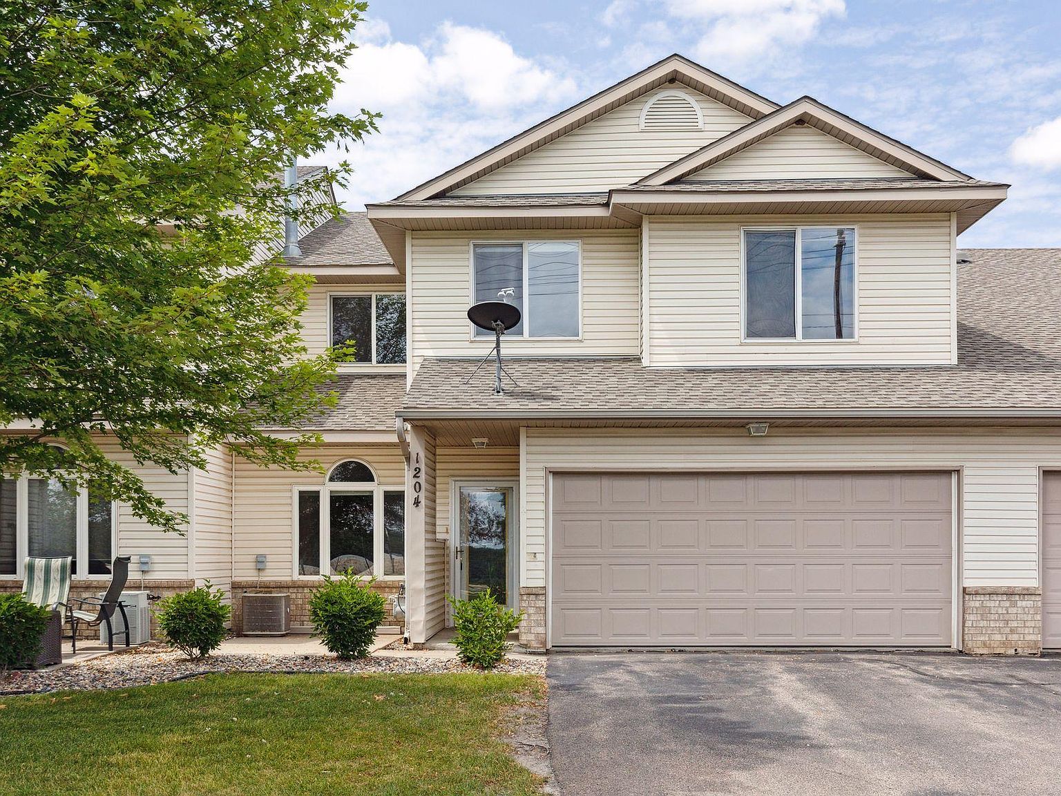 1204 Crystal Pl E, Chaska, MN 55318 | Zillow