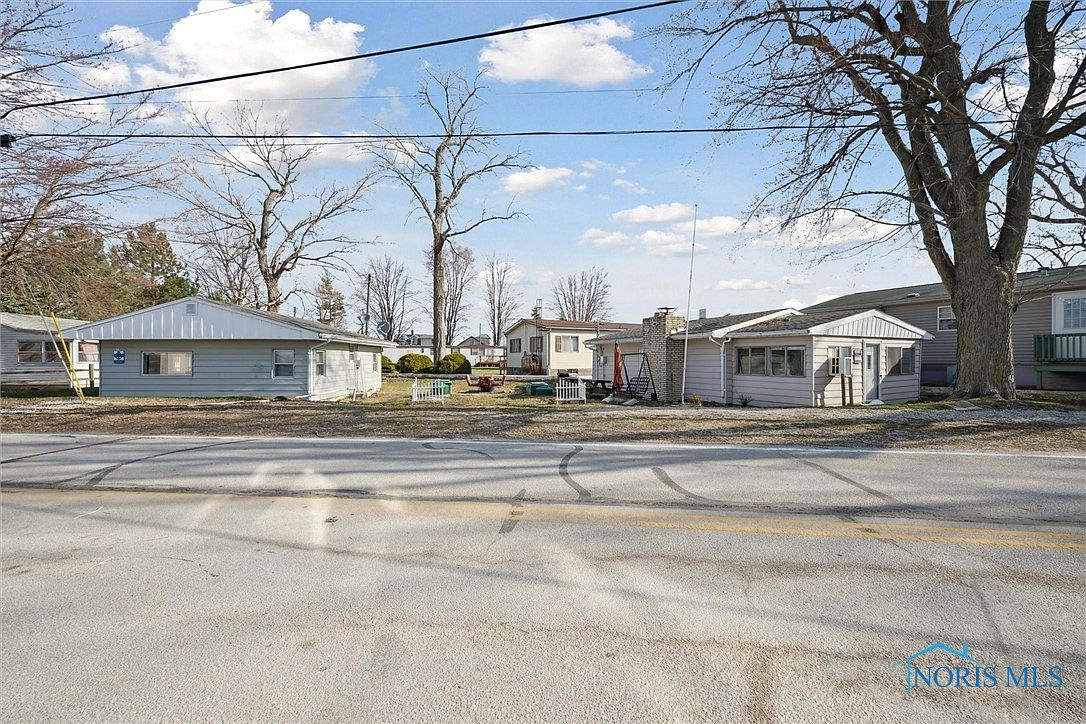 10119 W Locust Point Rd, Oak Harbor, OH 43449 | Zillow