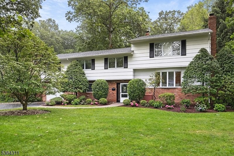 2242 Shawnee Path, Scotch Plains, NJ 07076 | MLS #3968830 | Zillow