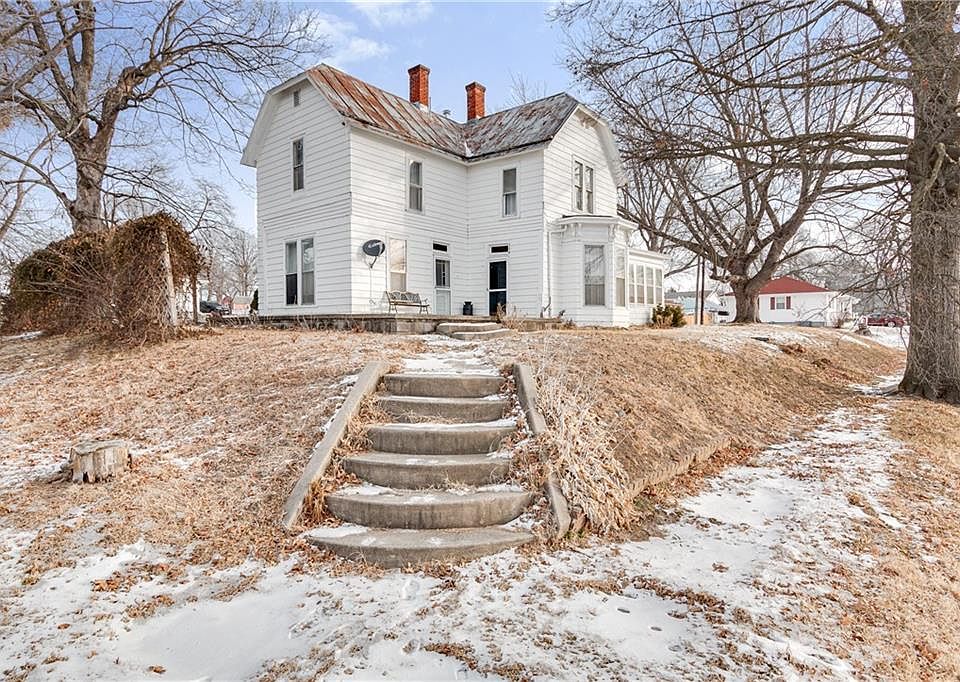 304 N June St, Dearborn, MO 64439 | Zillow