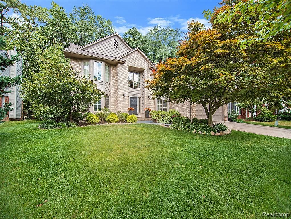 3355 Thornberry Rd, Rochester Hills, MI 48309 | Zillow