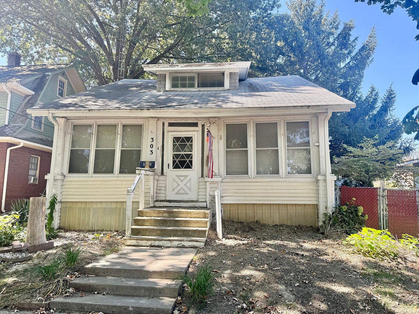 303 S Elm St, Clinton, IL 61727 | MLS #12474783 | Zillow