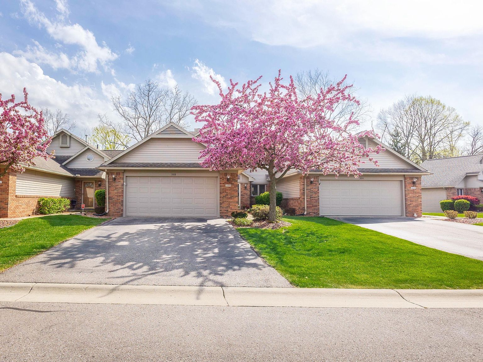 3108 N Rivers Edge Dr, Wayne, MI 48184 | MLS #25018643 | Zillow