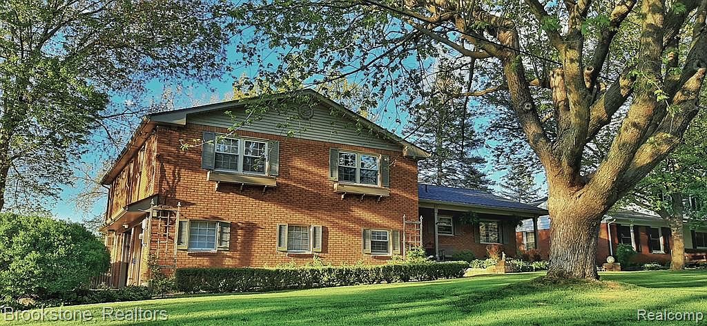 216 Allen Lake Dr, White Lake, MI 48386 | MLS #20230059184 | Zillow