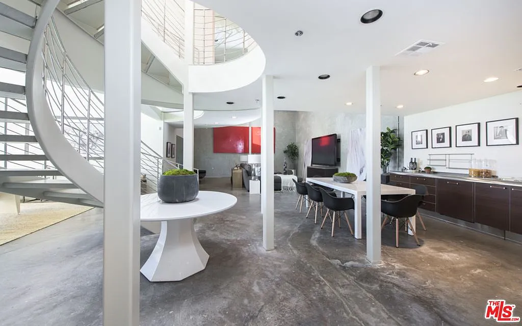 Abandoned: Inside Mary J. Blige's Former Hollywood Hills Mansion ...