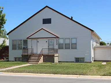 1212 N Severance St Hutchinson KS | Zillow