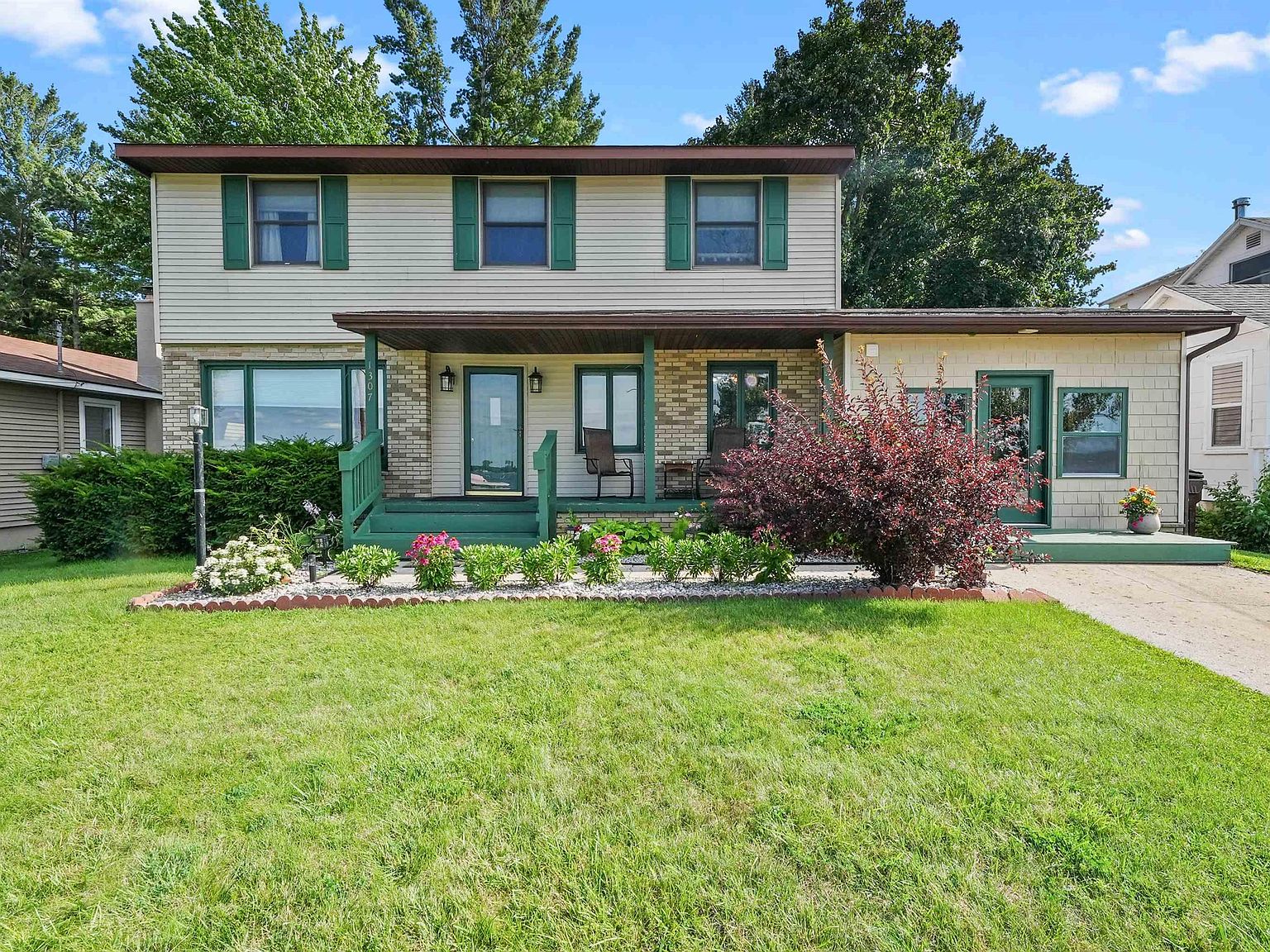 1307 Sunnyside Dr, Cadillac, MI 49601 | MLS #1923481 | Zillow