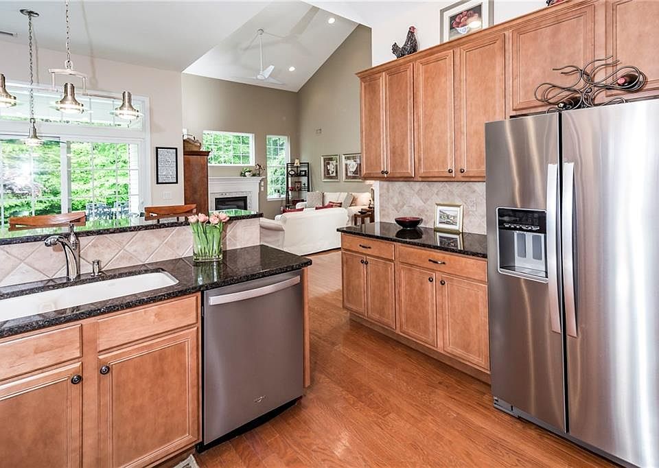 32 Edgemere Dr, Kendall Park, NJ 08824 | Zillow