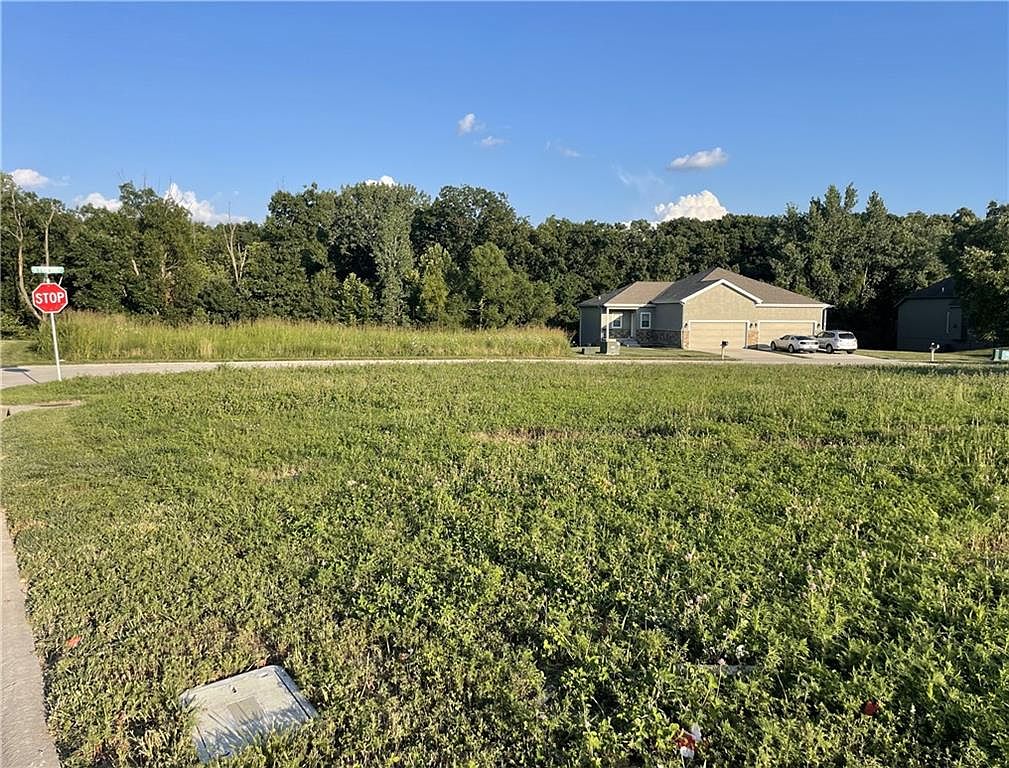 7401 Isabel Ct, Kansas City, KS 66112 | Zillow