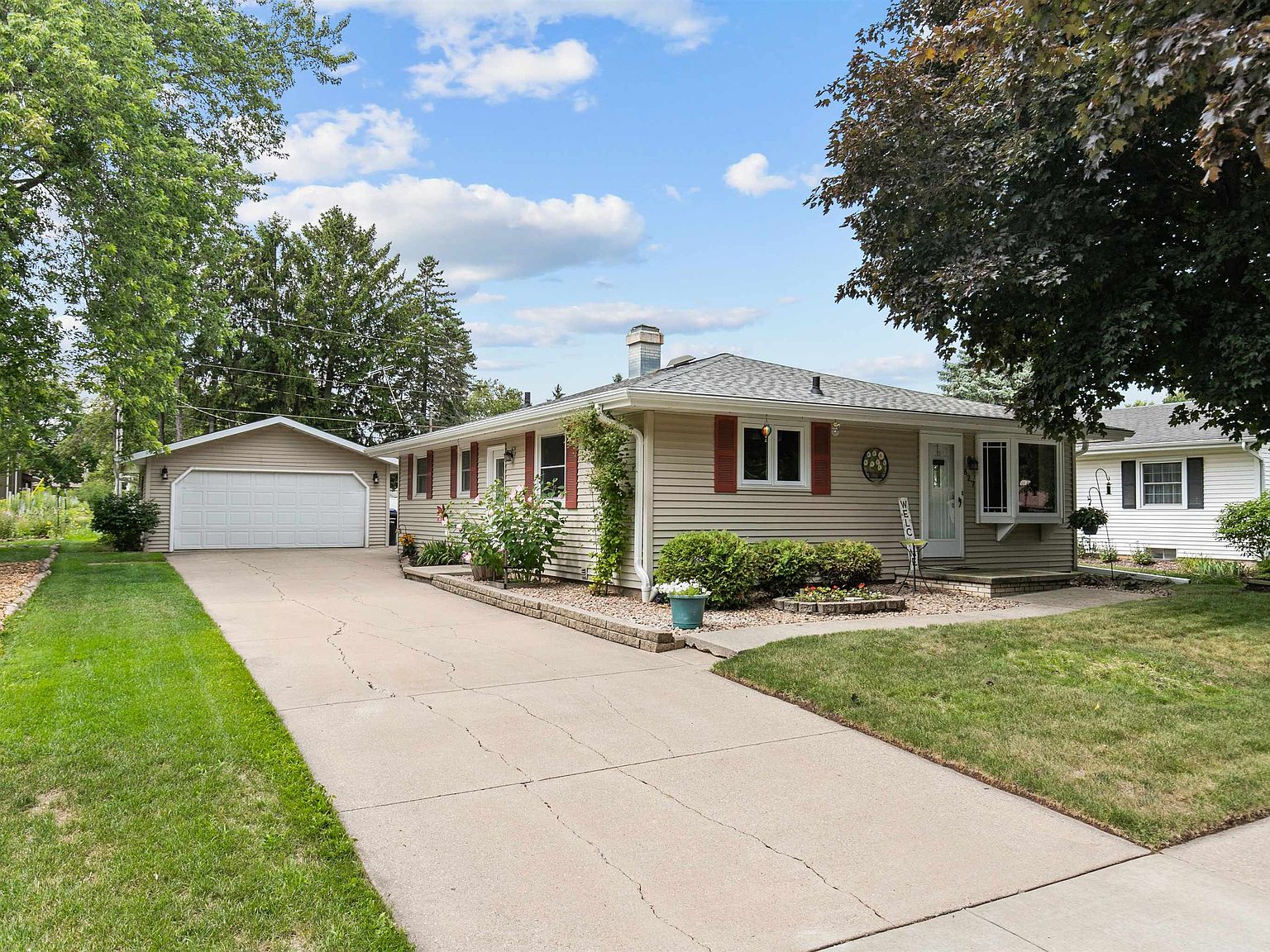 827 S Schaefer St, Appleton, WI 54915 | Zillow