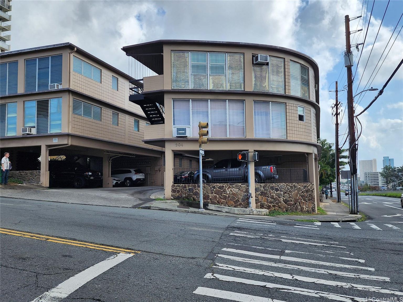 904 Lunalilo St APT 14, Honolulu, HI 96822 | MLS #202225742 | Zillow