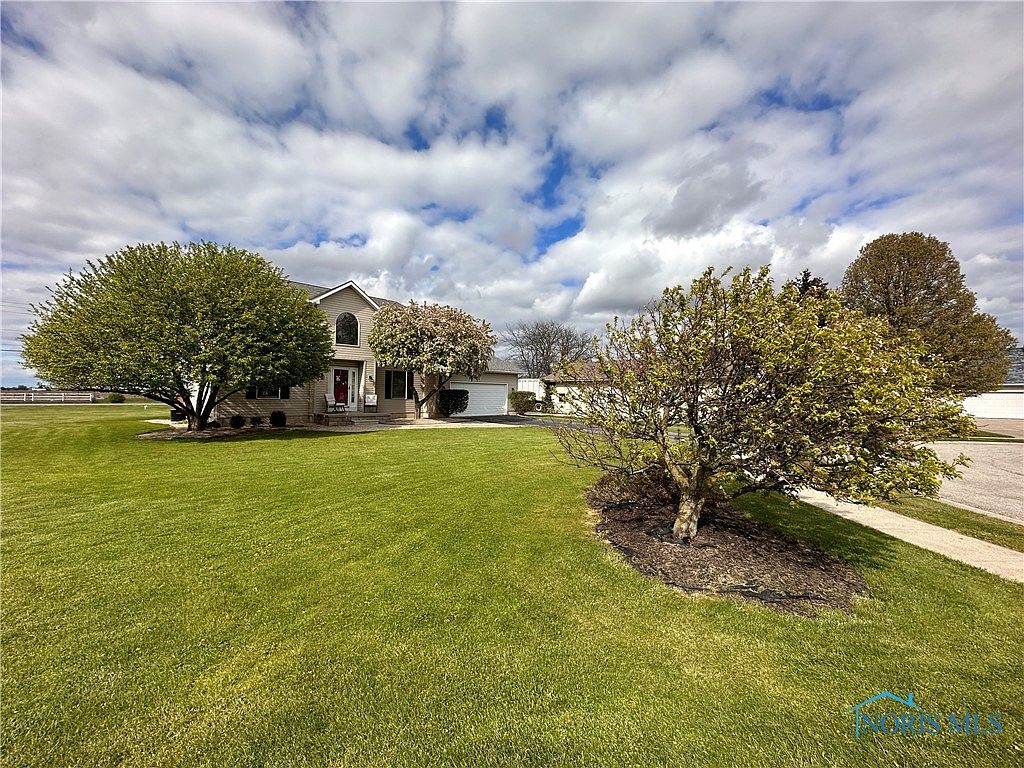 813 Greenview Ave, Delta, OH 43515 | Zillow