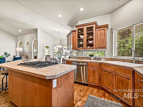 2056 S Ridge Point Way, Boise, ID 83712 | MLS #98893076 | Zillow