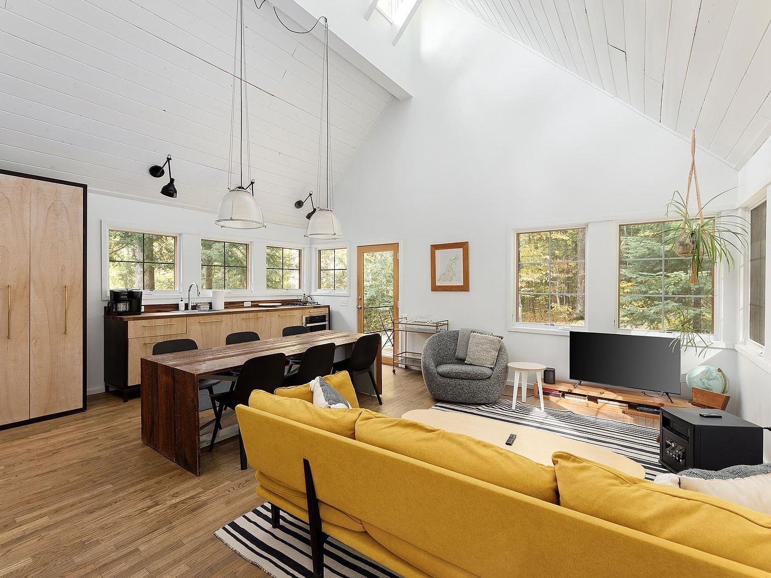 2360 N Lake Leelanau Dr, Lake Leelanau, MI 49653 | MLS #1930732 | Zillow