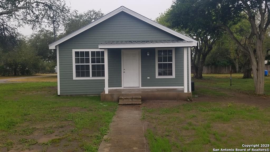 301 N Damron, Tuleta, TX 78162 | Zillow