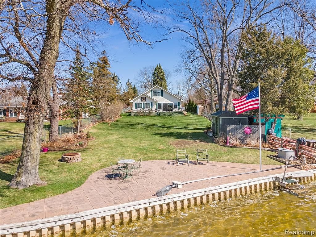 238 Lakeside Dr, Howell, MI 48843 | Zillow