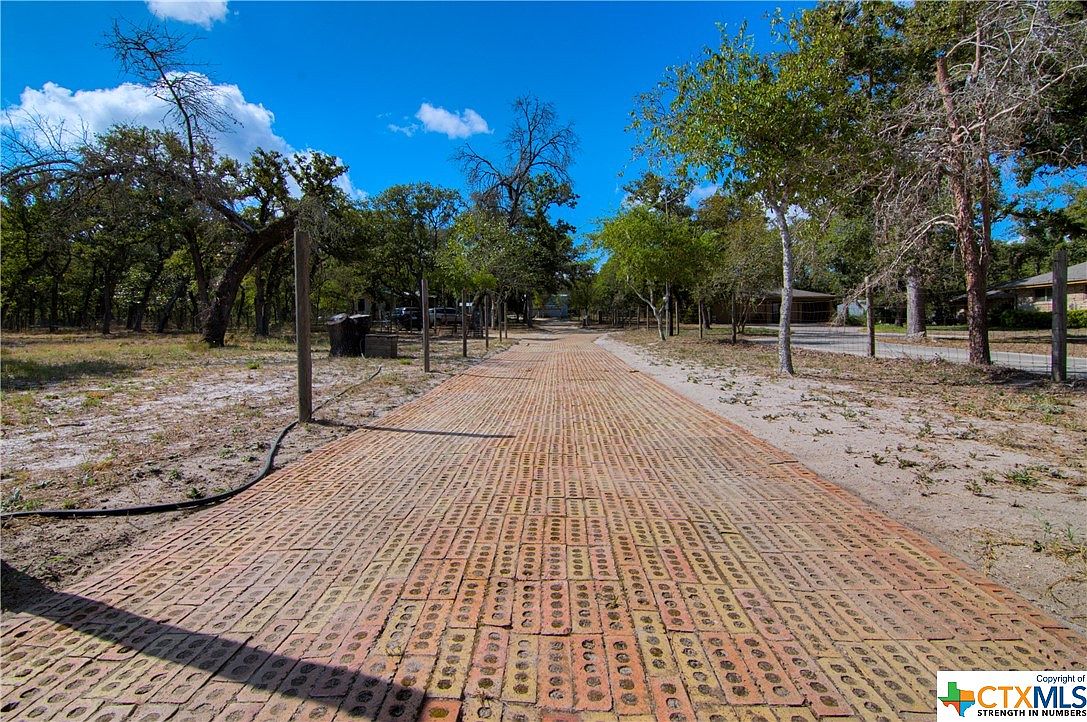 569 Capote Oaks Dr, Seguin, TX 78155 | Zillow