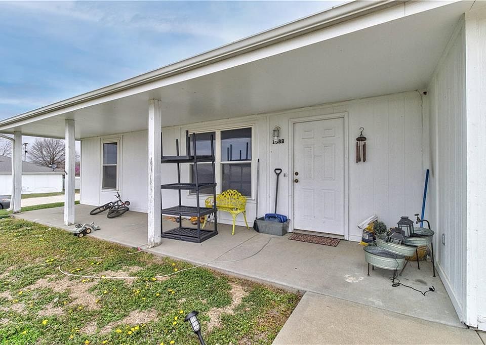 108 E 307th St, Garden City, MO 64747 | Zillow