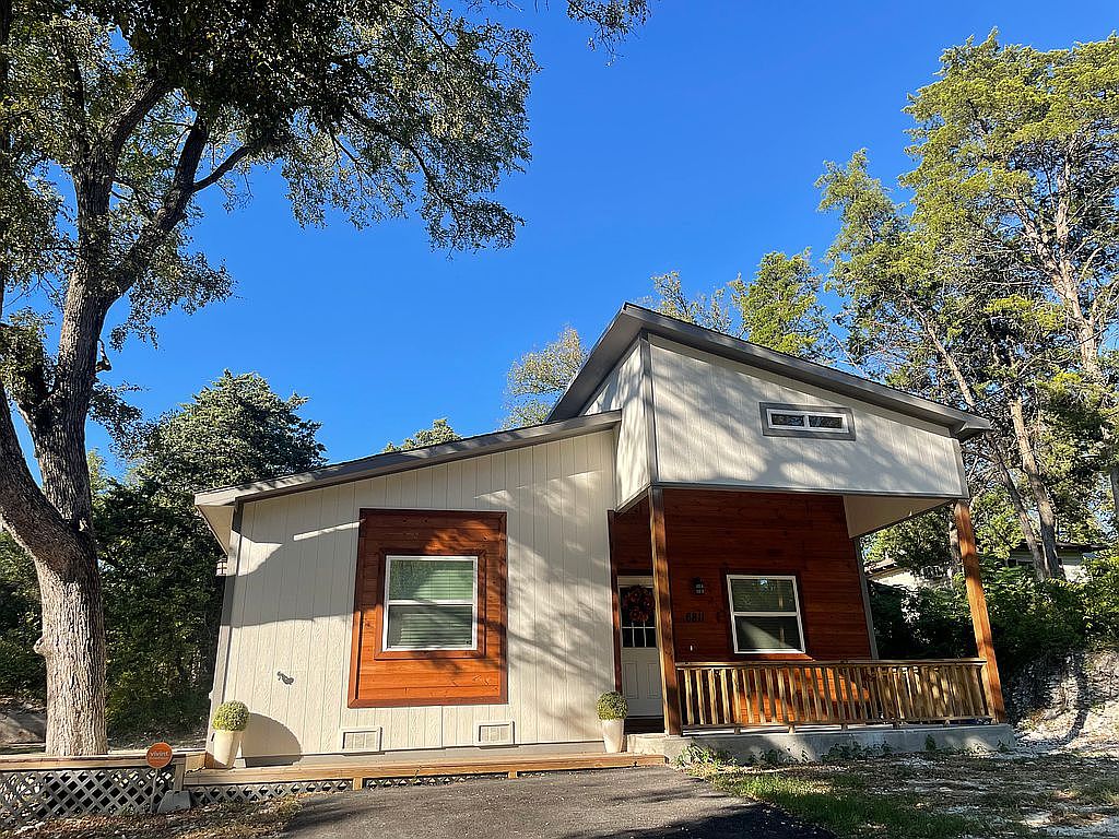 6811 Lacy Blvd, Dallas, TX 75227 | Zillow