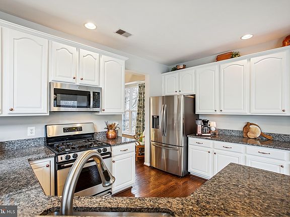 7694 Graysons Mill Ln, Lorton, VA 22079 | Zillow