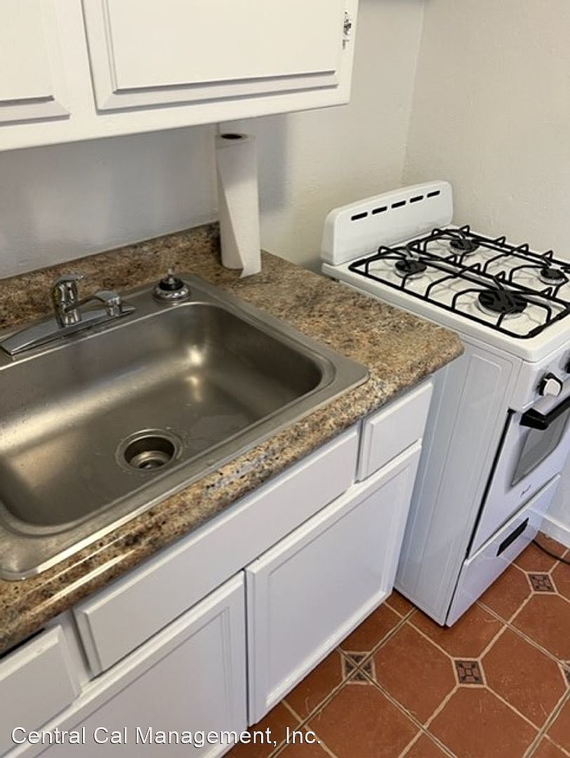 725 Pacific St #B, Bakersfield, CA 93305 | Zillow