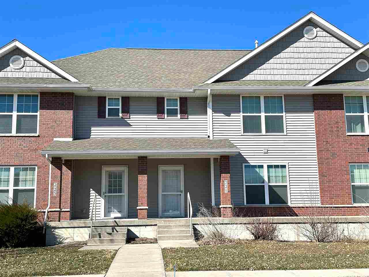 221 Huntington Dr, Iowa City, IA 52245 | Zillow