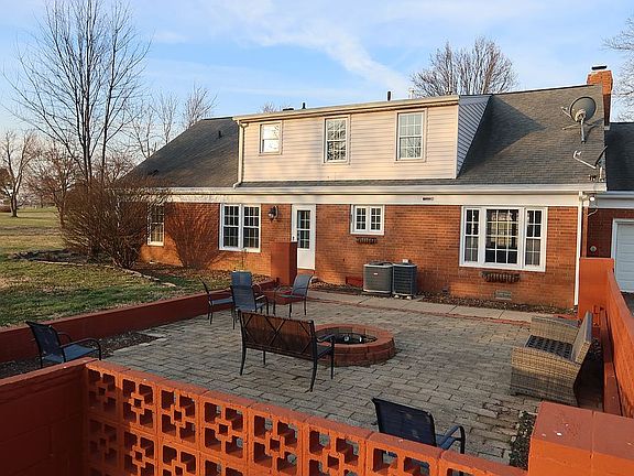 1424 Adams Ln, Henderson, KY 42420 | Zillow