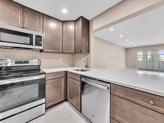 9159 SW 77th Ave APT 307, Miami, FL 33156 | Zillow