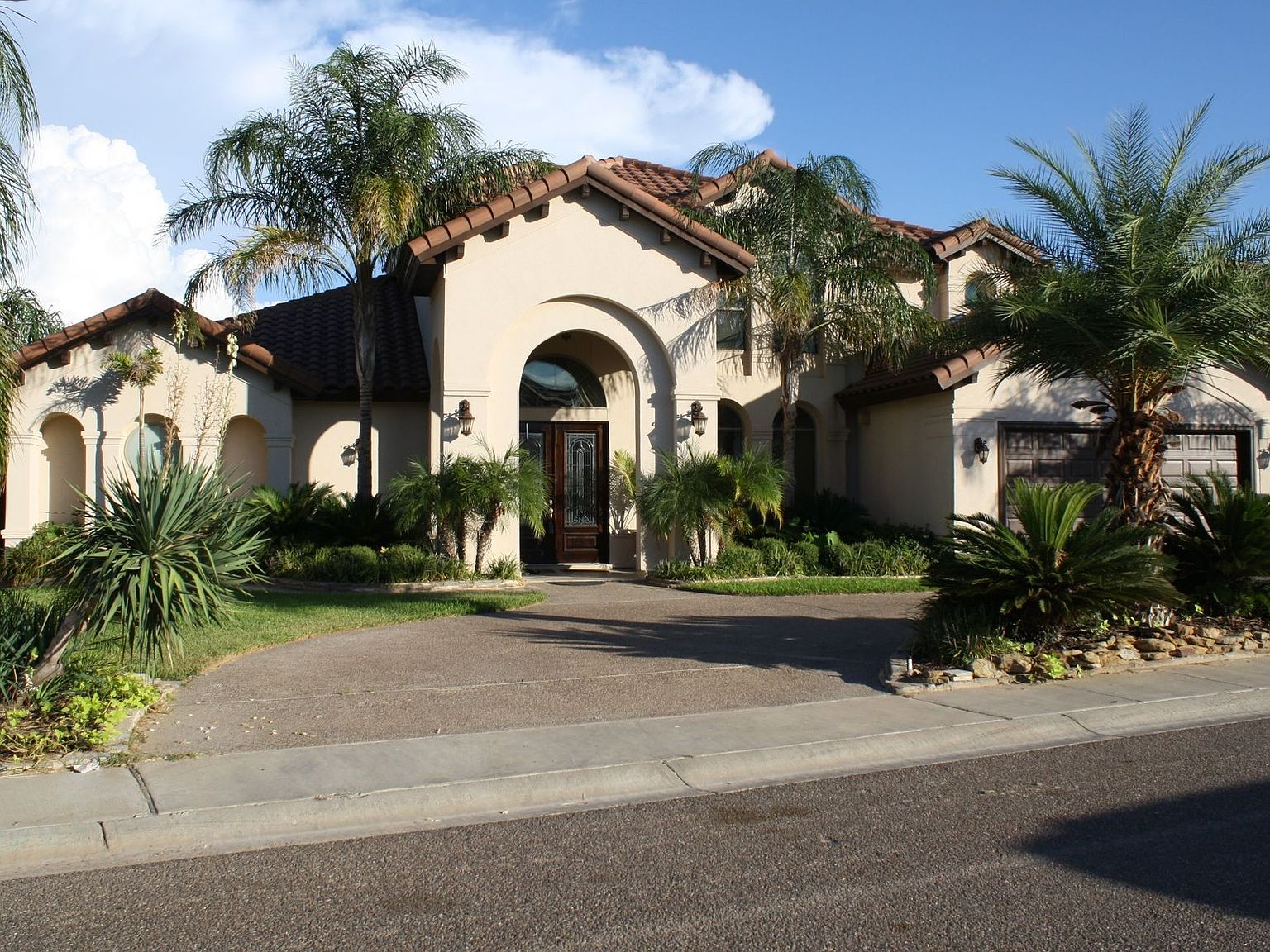 431 Lake Morraine Loop, Laredo, TX 78041 | Zillow