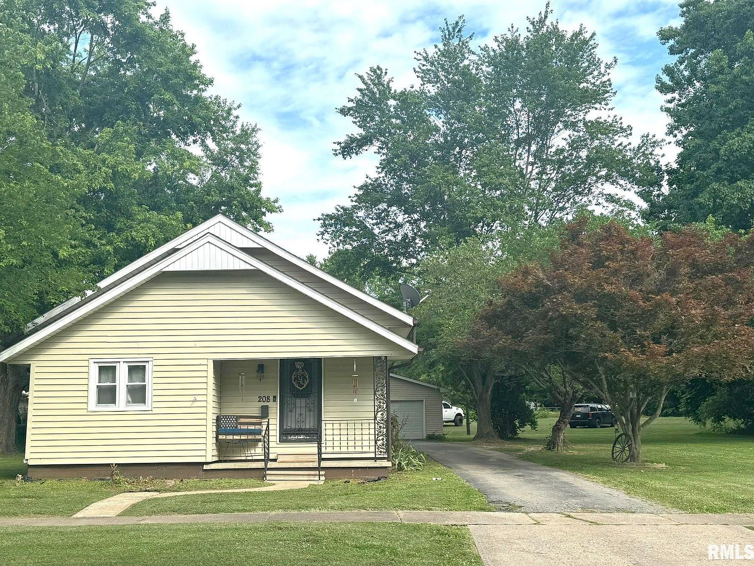 208 N Main St, Zeigler, IL 62999 | Zillow