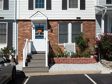 49 Dayna Ct Perth Amboy NJ | Zillow