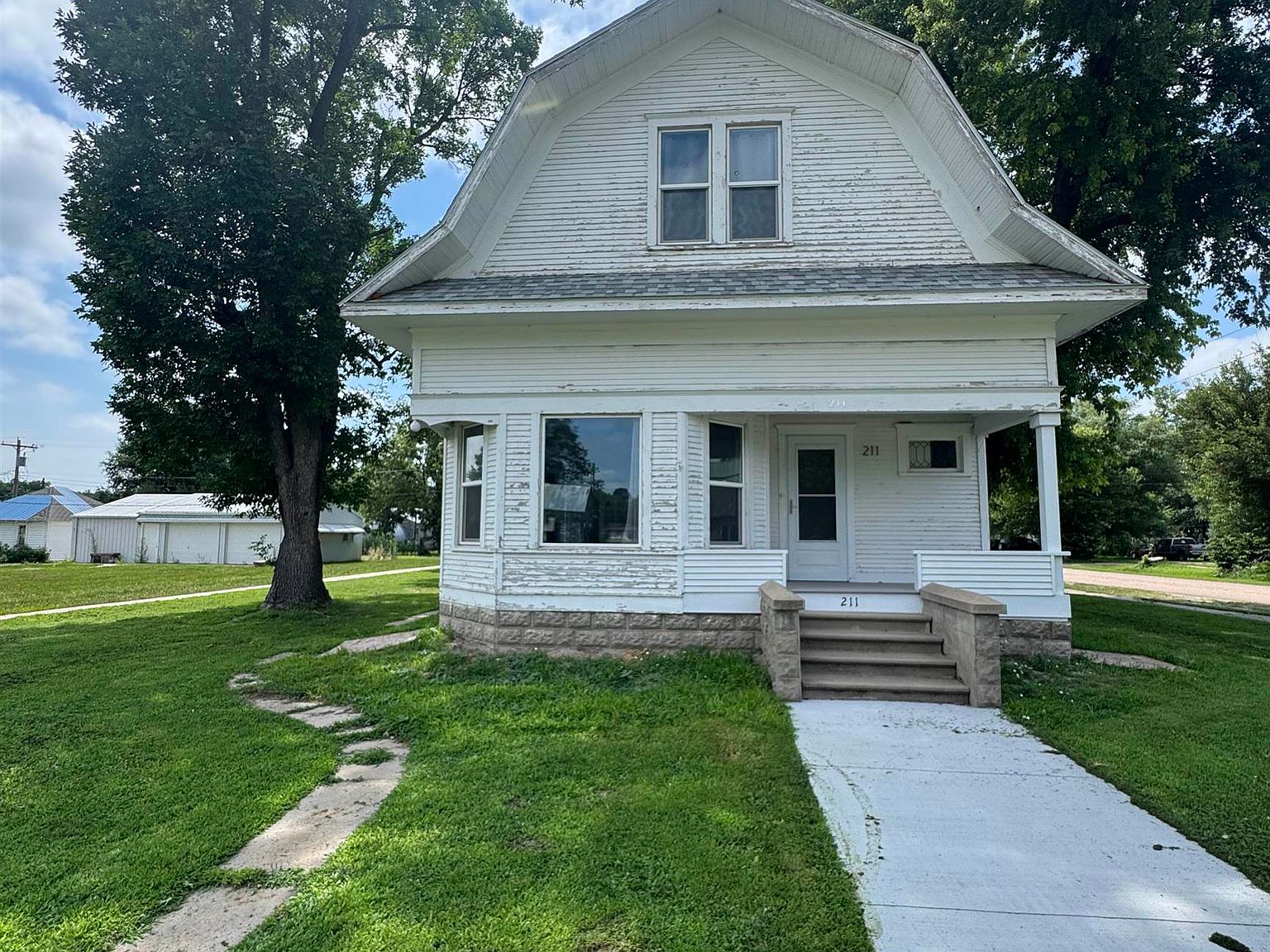 211 Putnam Ave, Holbrook, NE 68948 | MLS #35524 | Zillow