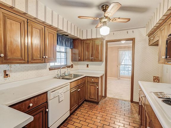 13571 Crestmoor Dr, Farmers Branch, TX 75234 | MLS #20455980 | Zillow